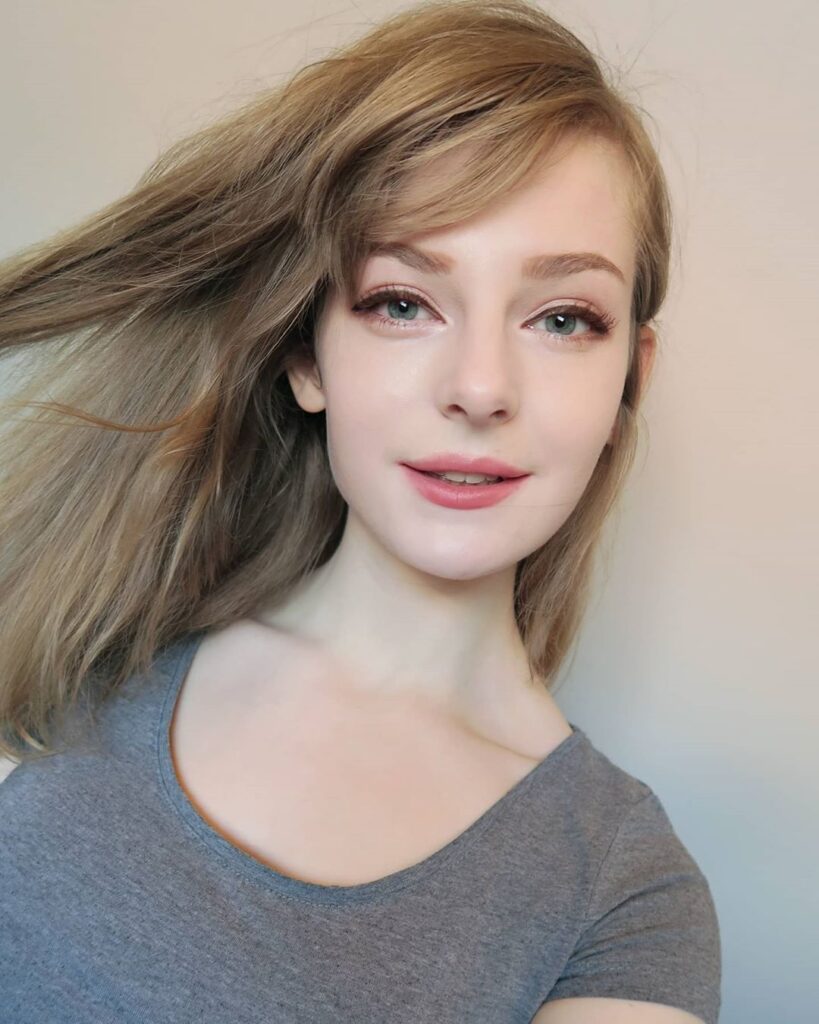 エラフレイヤのかわいい画像は？彼氏は？年齢や身長腎臓が悪いという噂や親日の理由を調査 | happy happy news.com